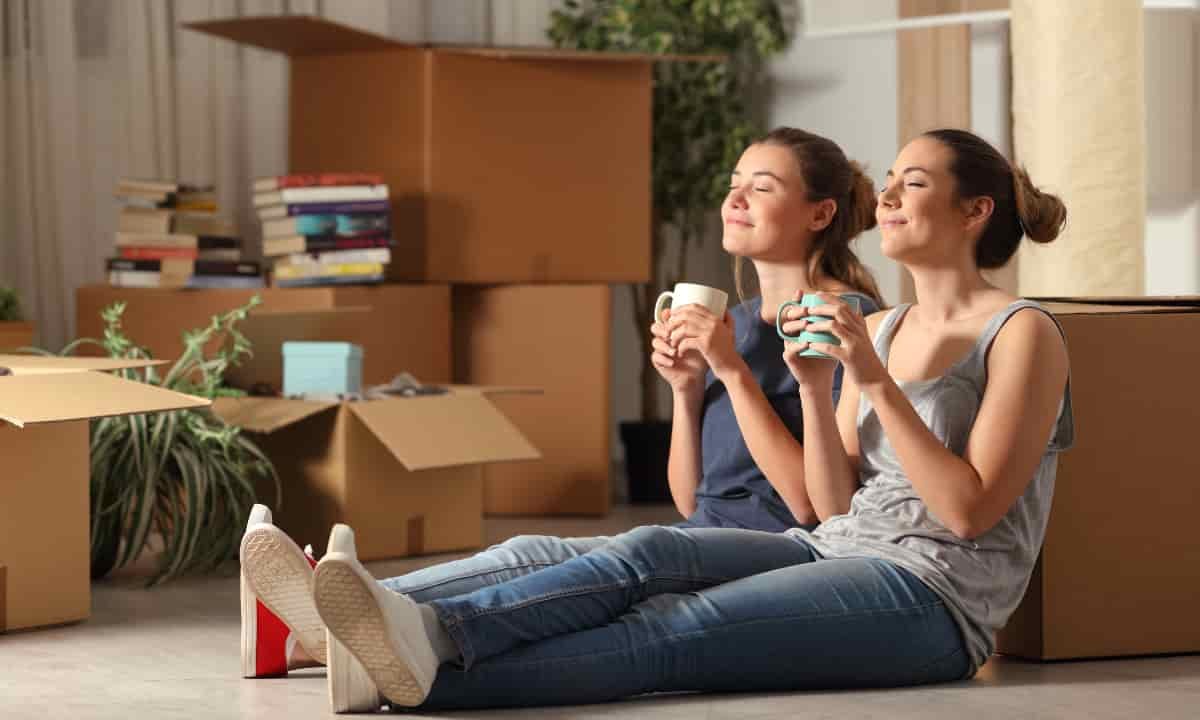Pros And Cons Of Living Alone vs. With Roommates